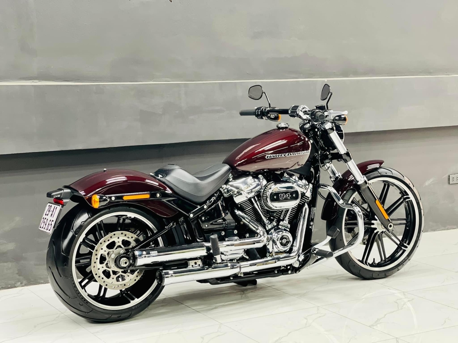 Harley Breakout 114